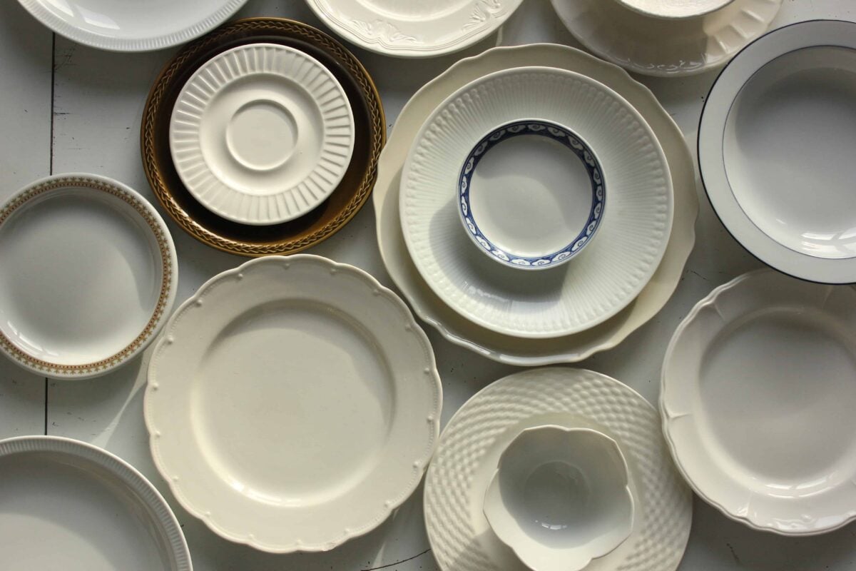 How to Upcycle Dish Plates as Wall Art - Upcycle My Stuff