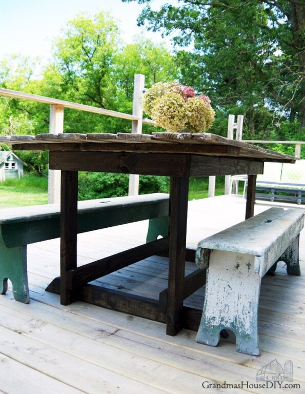 15 Ways to Turn an Old Door into a Table - DIY Tutorials - Upcycle My Stuff